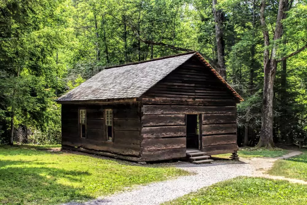 4 Places to Visit in the Smoky Mountains That Might Be Haunted